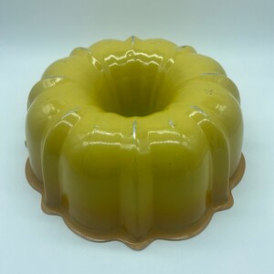 Vintage Yellow Mid Century Bundt Cake Pan Retro MCM Ombre Very Good ...