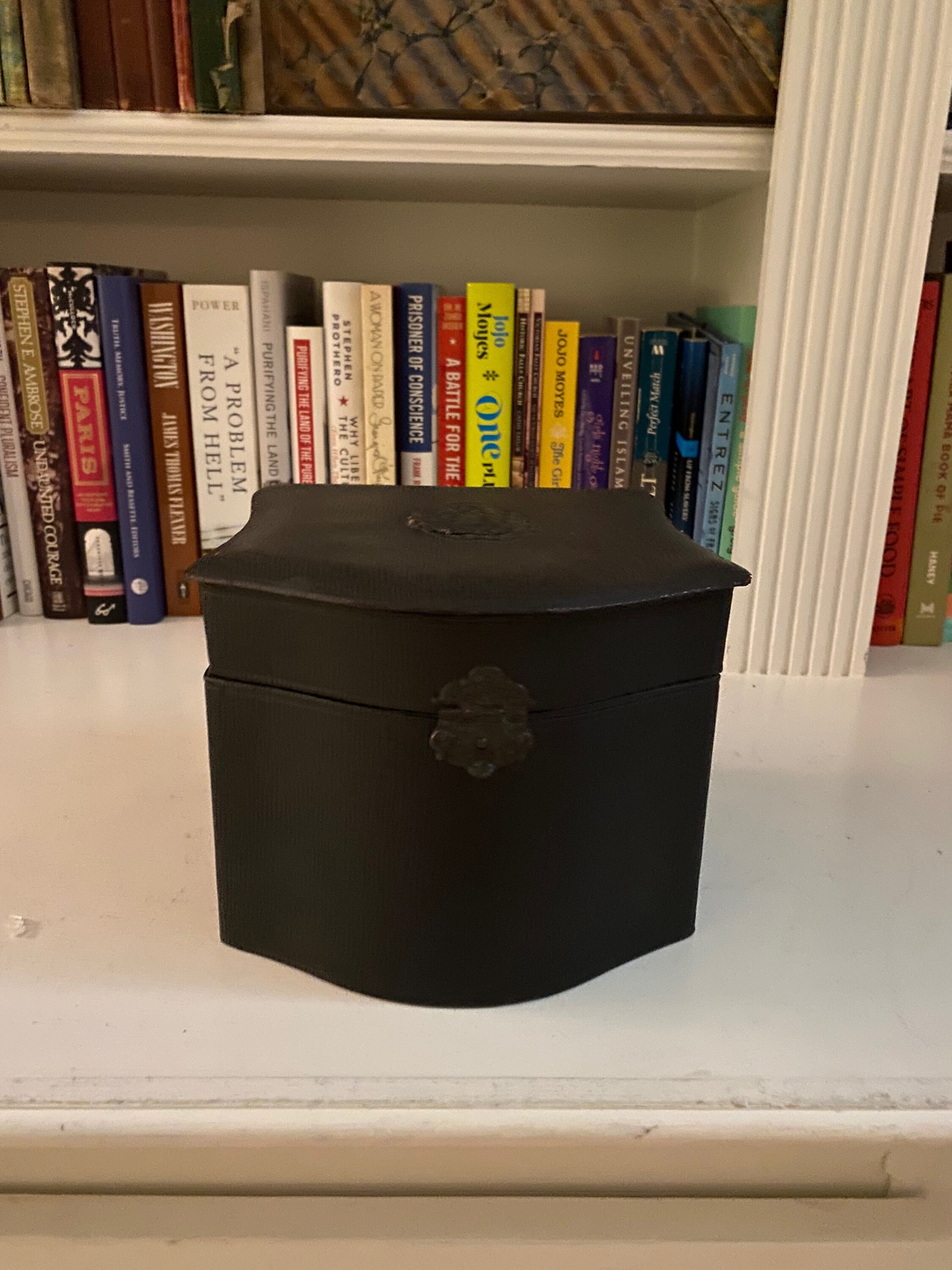 Antique Black Oil Cloth Gentleman's Collar/vanity Box Lined in Red ...