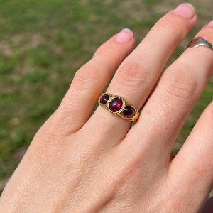 Sz 7 ~ Antique 22K Yellow Gold & Garnet Ring Band - Etsy
