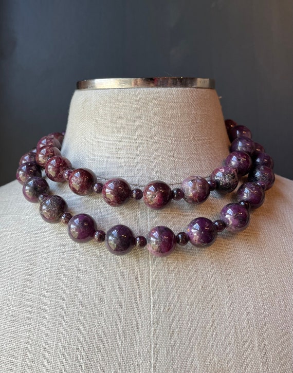 Vintage ruby red bead - Gem