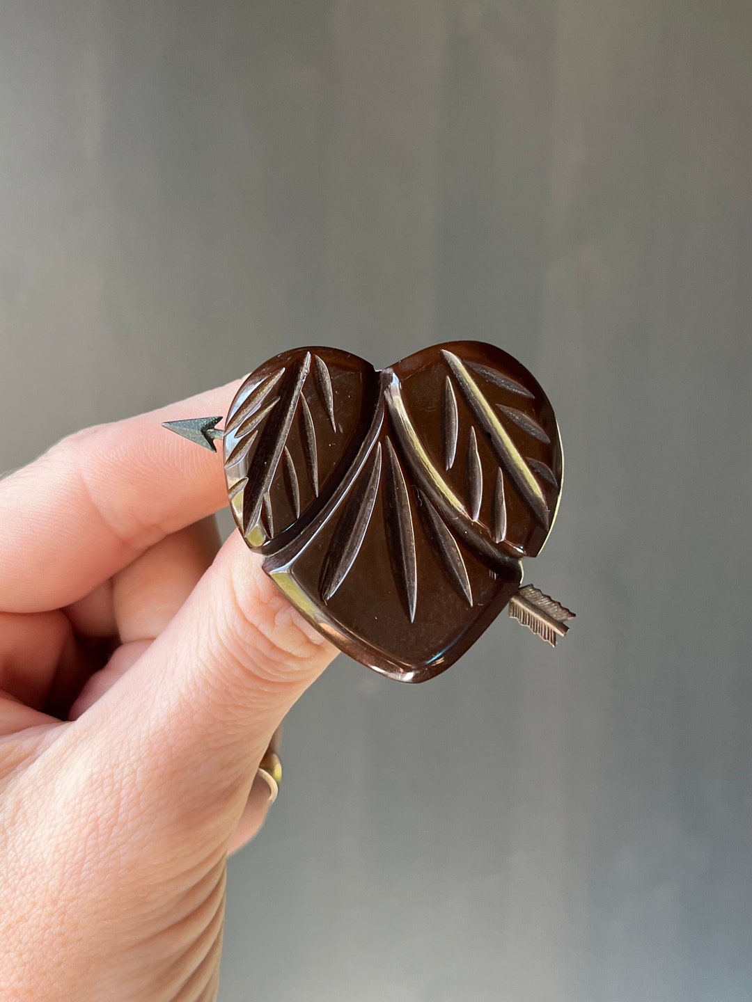 Vintage Mid-century Brown Bakelite Arrow Through Heart Pin Brooch - Etsy