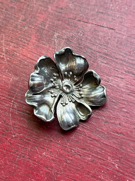 Antique STERLING Silver Flower and Leaves Brooch - Gem