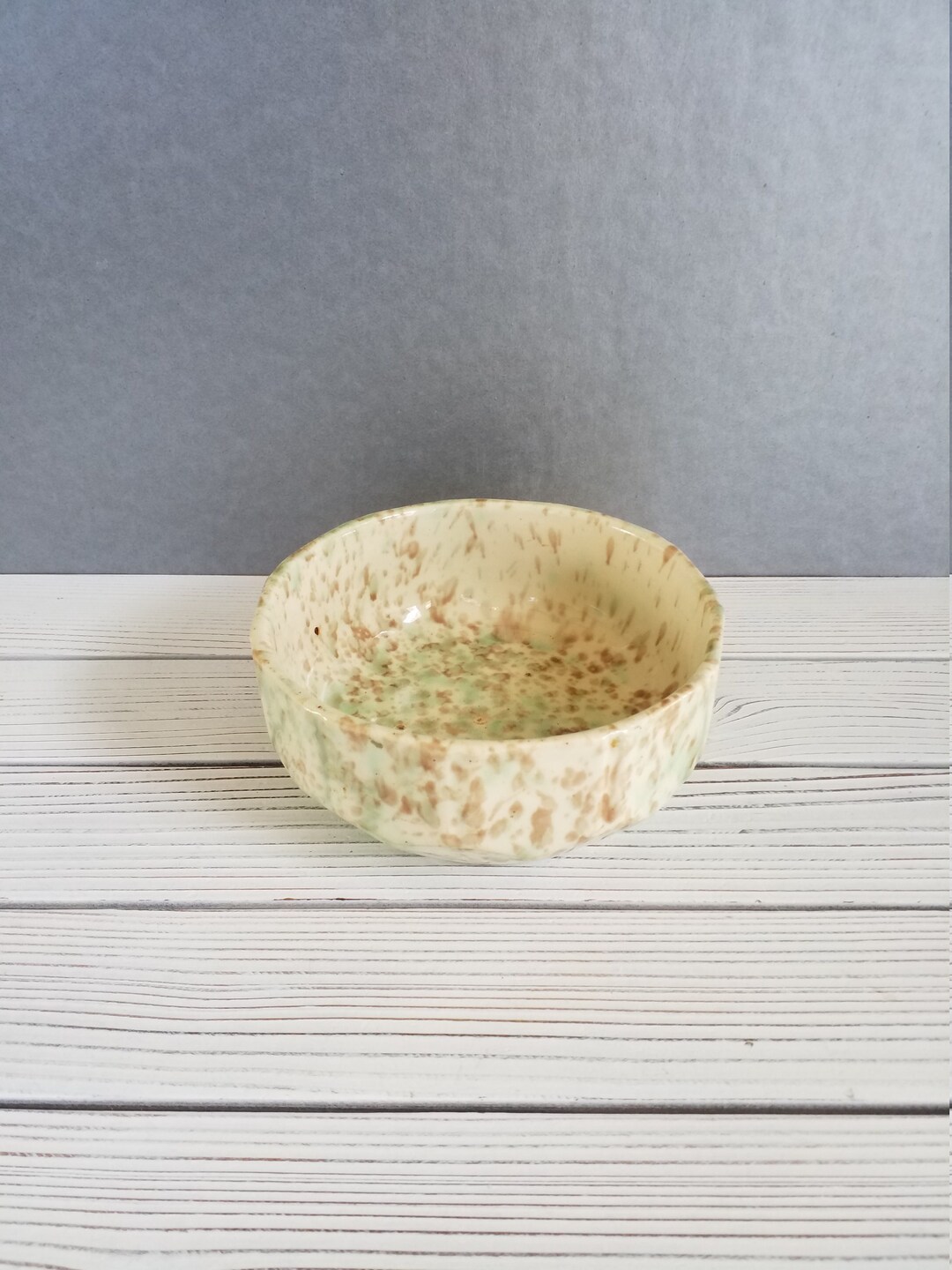 Vintage Spatterware Bowl Paneled Light Green Tan Spongeware Planter Pot ...