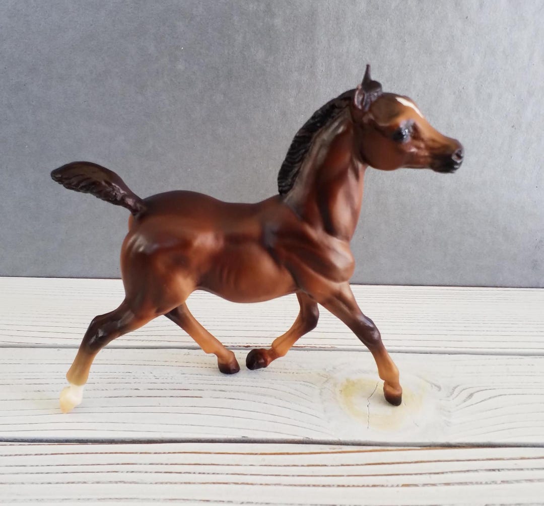 Breyer Horse Traditional Foal Footloose Shaded Baby Bay Star Shaded ...