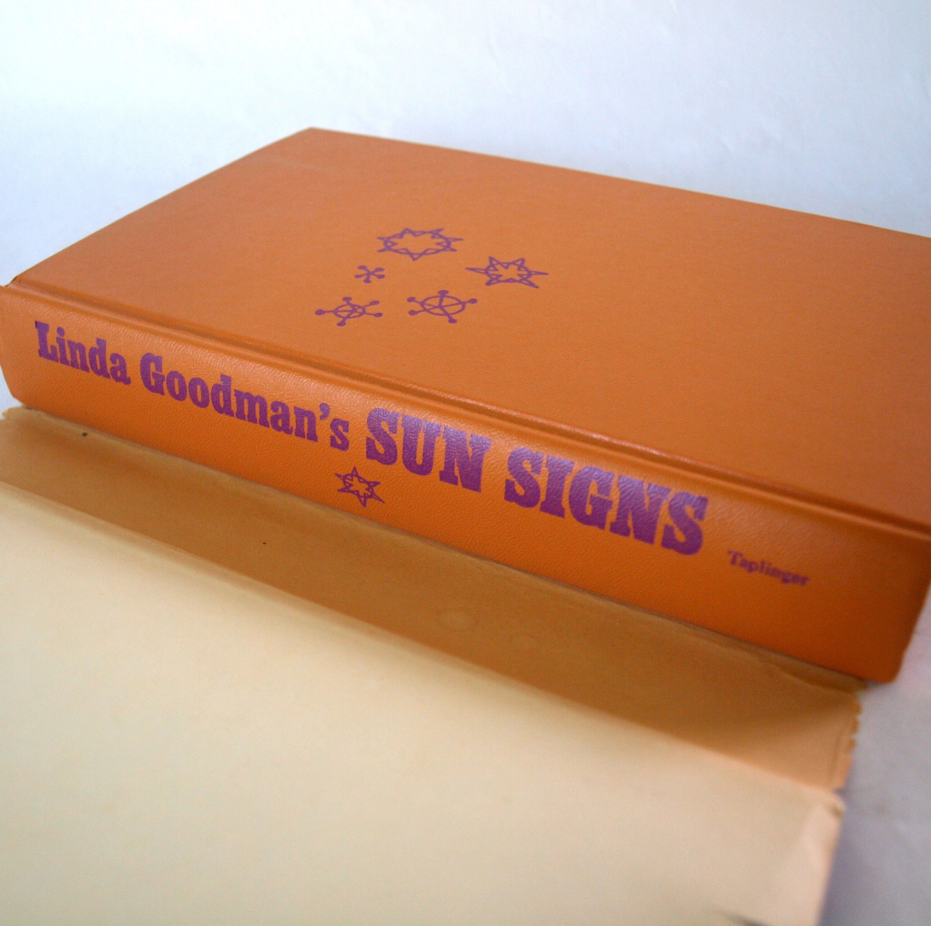 Vintage Book, Linda Goodman's Sun Signs, Hard Copy - Etsy