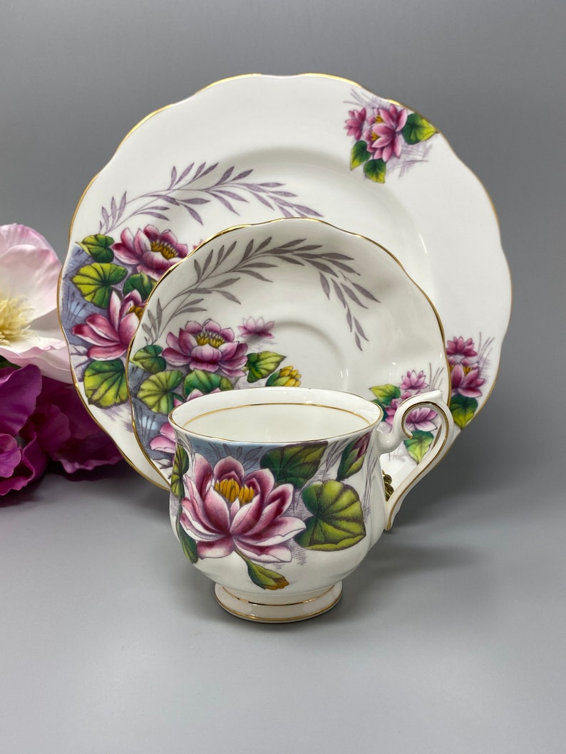 Royal Albert water Lily No 7 Flower of the Month - Etsy