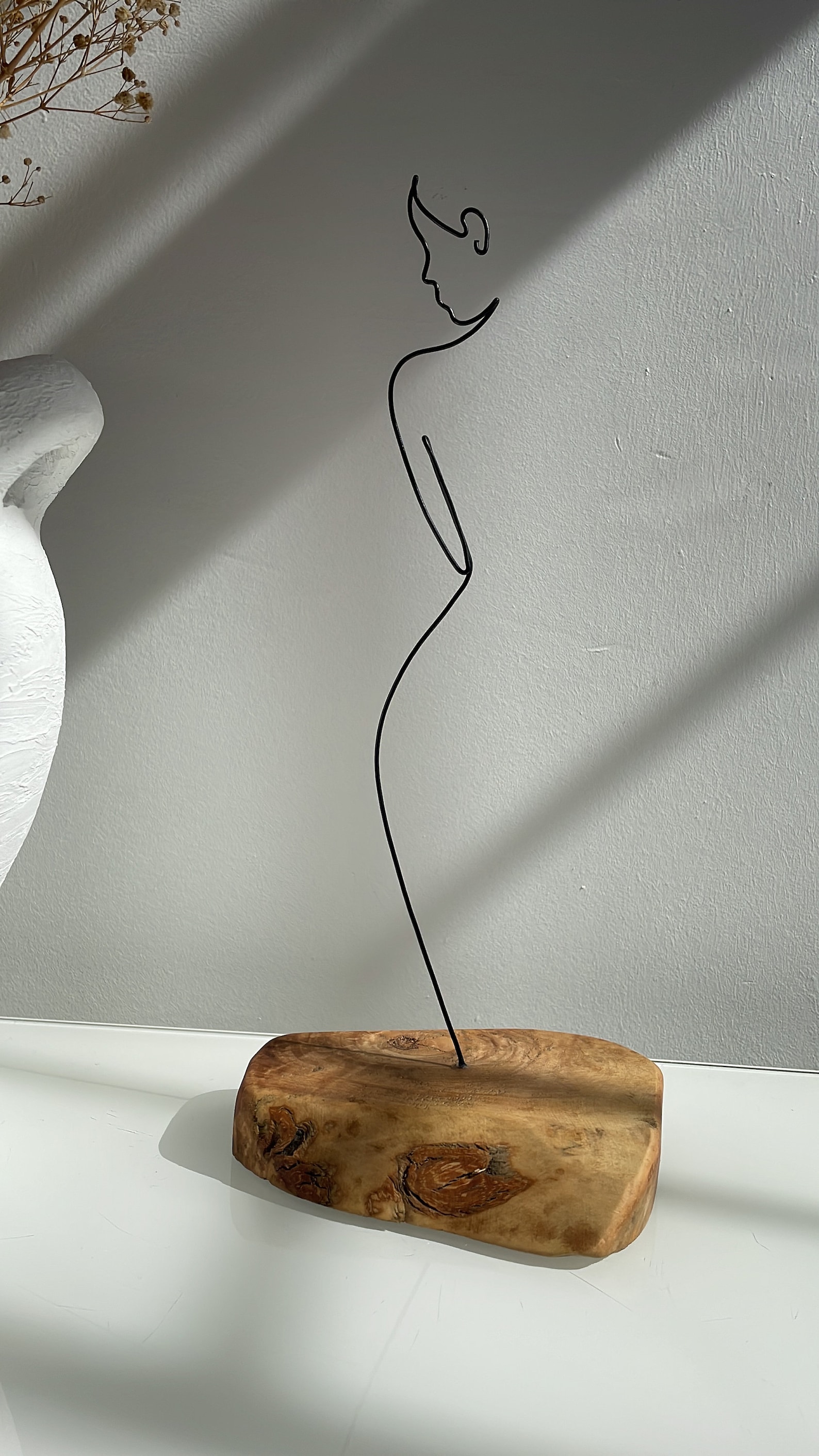 Wire Art Female Silhouette, Wire Sculpture of Abstract Woman, Metal ...