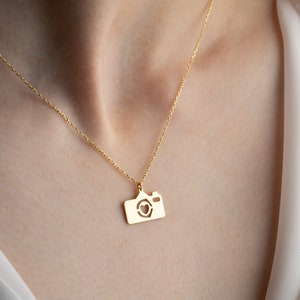 Minimalist Camera Necklace, Delicate Heart Camera Necklace, Dainty ...
