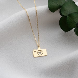 Minimalist Camera Necklace, Delicate Heart Camera Necklace, Dainty ...