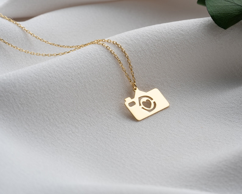 Minimalist Camera Necklace, Delicate Heart Camera Necklace, Dainty ...