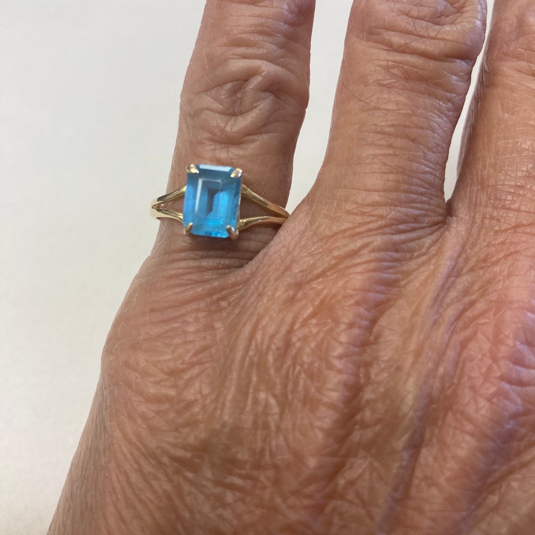 14K Solid Yellow Gold Emerald Cut Blue Stone Split Shank Ring Size 5.25 ...