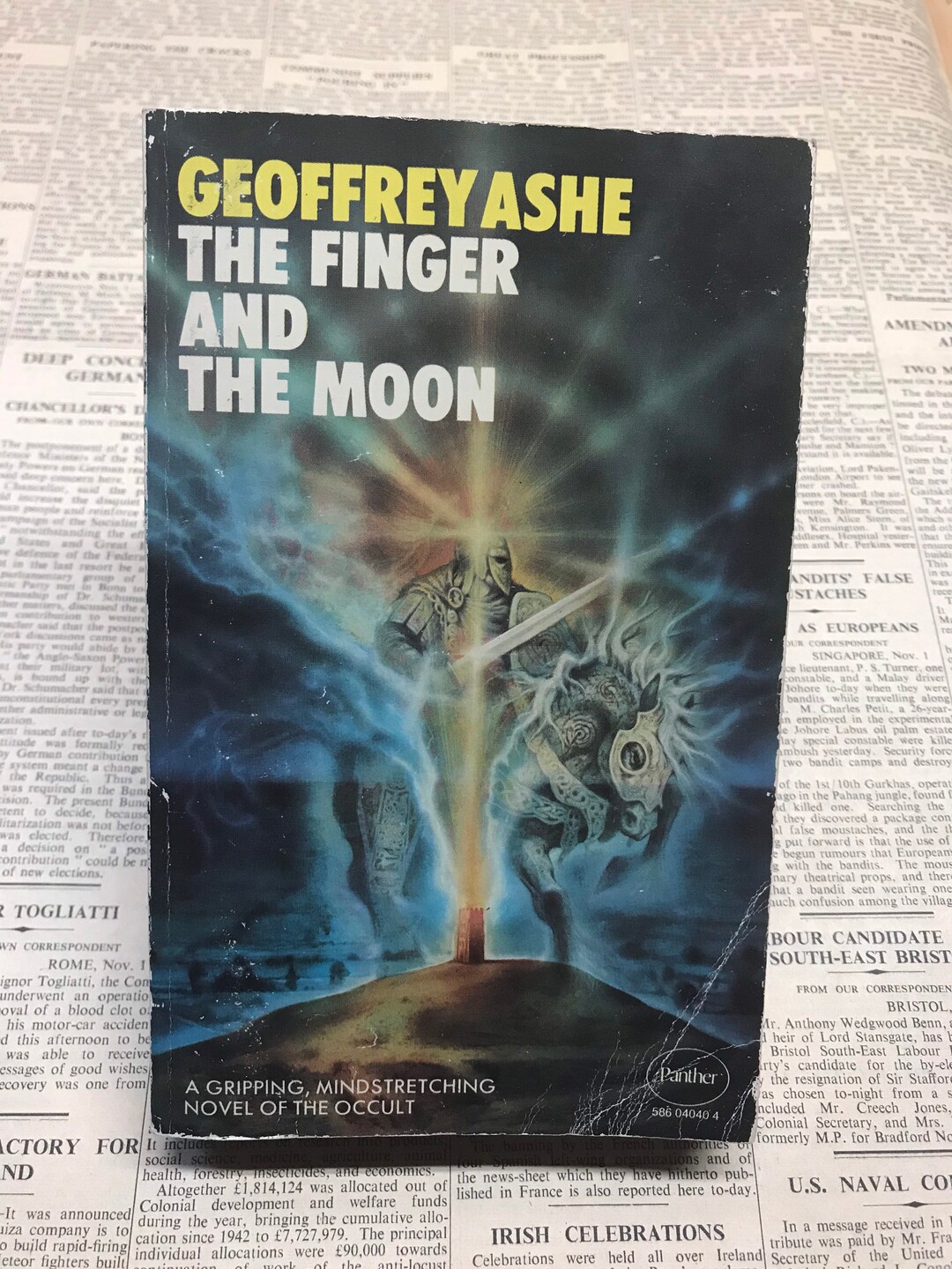 The Finger and the Moon by Geoffrey Ashe, 1975 Panther Vintage ...