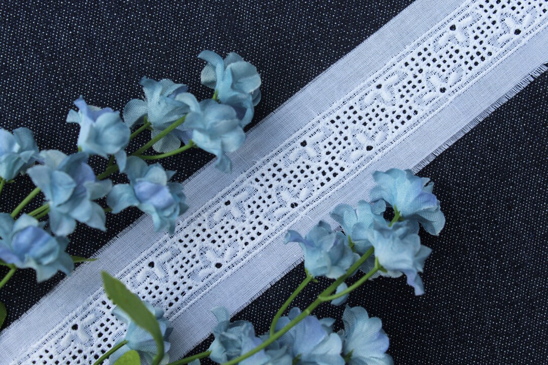 1 1/2" Wide White Cotton Eyelet Ribbon Trim With Flower Design and Grid ...