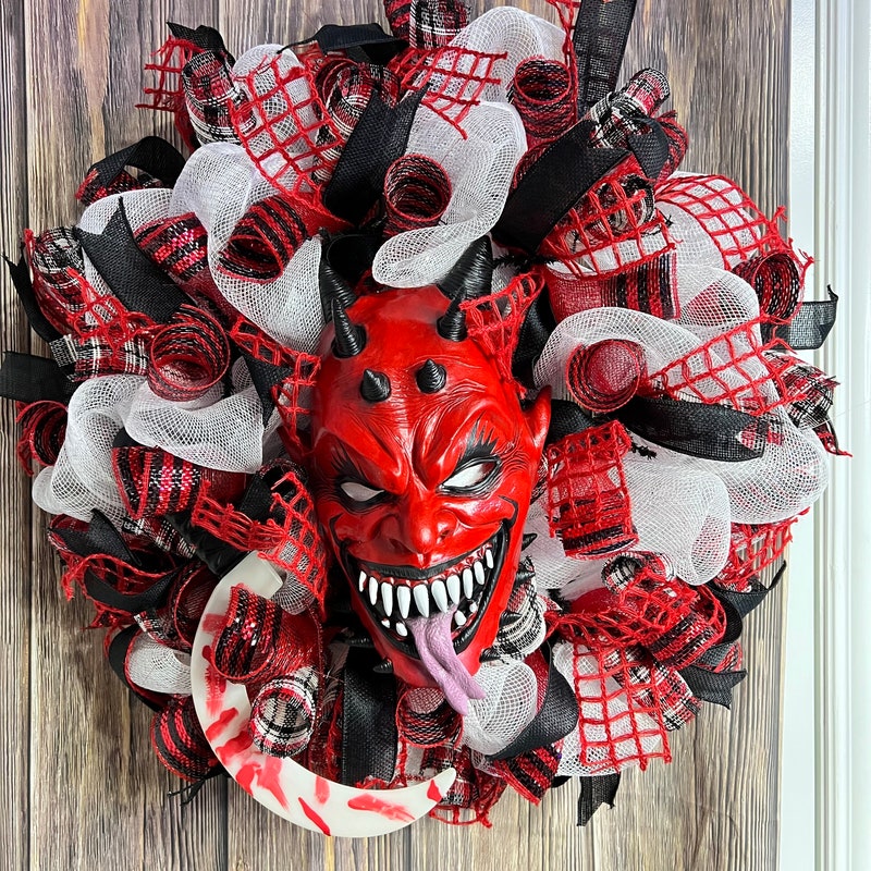 Horror Movie Wreath - Etsy