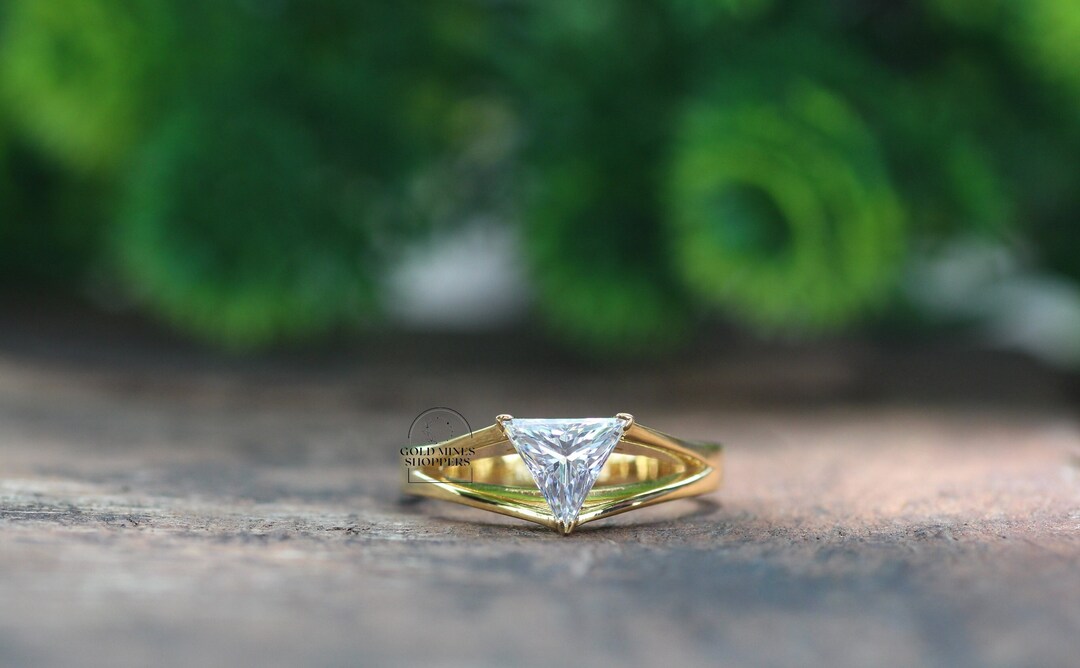 Triangle Cut Solitaire Engagement Ring, Split Shank Solitaire Rings for ...