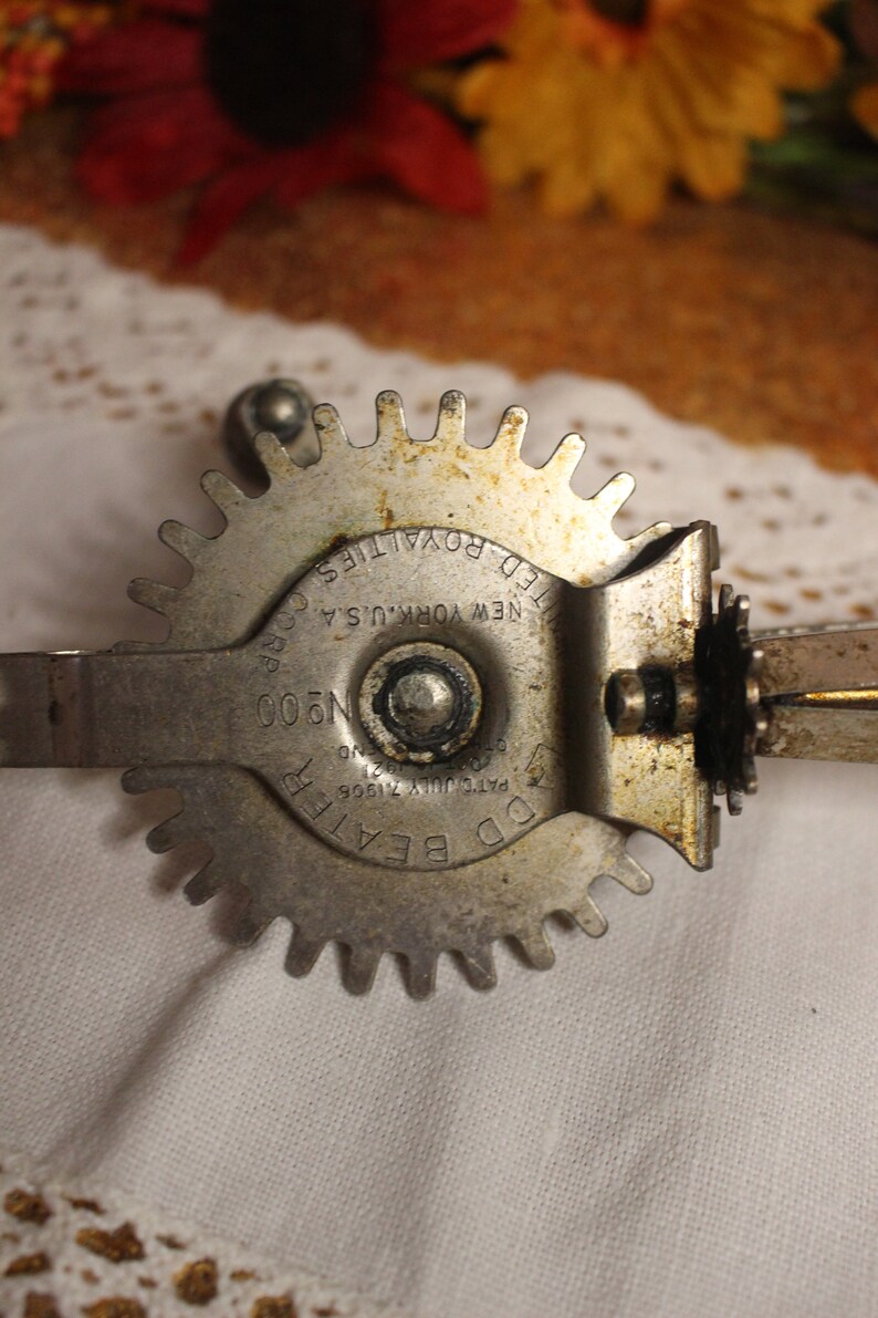Ladd Beater No. 00 Hand Mixer 1920s Vintage United Royalties Corp. Wood ...