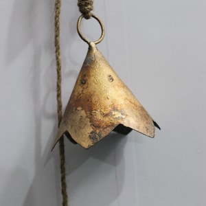 4 Rustic Iron Metal Flower Bells Hanging Chime Mobile String Decoration ...