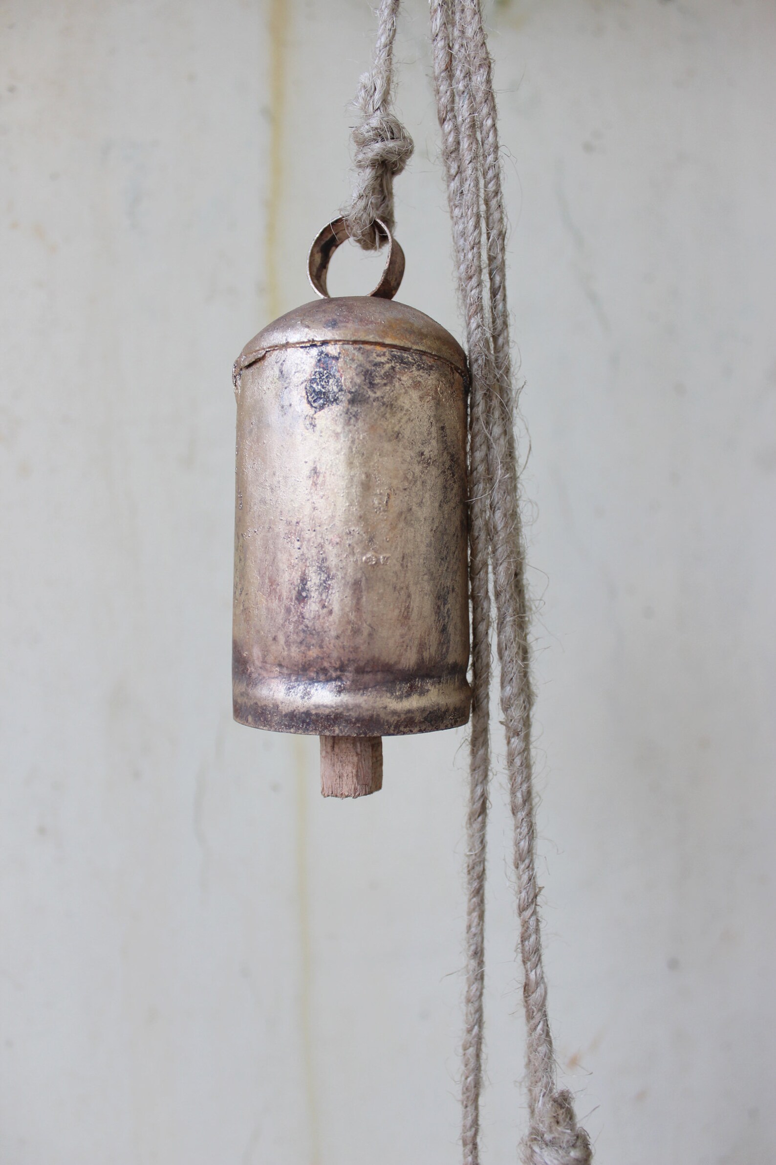 4 Harmony Vintage Cow Bells Rustic Chimes With Wooden Clapper Hanging ...