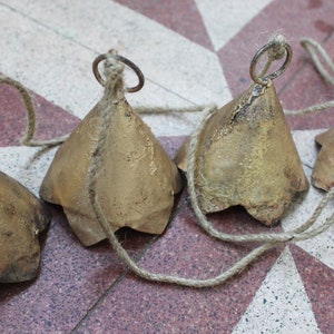 4 Rustic Iron Metal Flower Bells Hanging Chime Mobile String Decoration ...