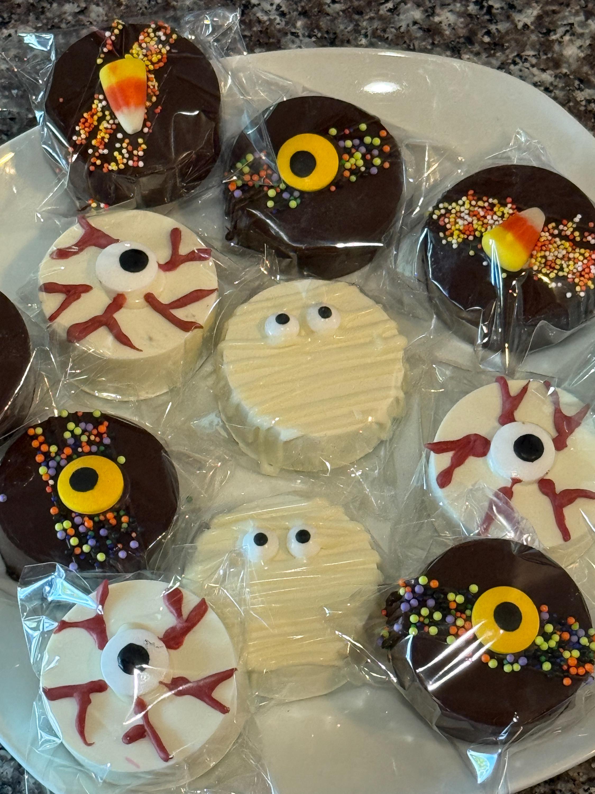 Halloween Dipped Oreos (spooktacular for Parties) - Etsy