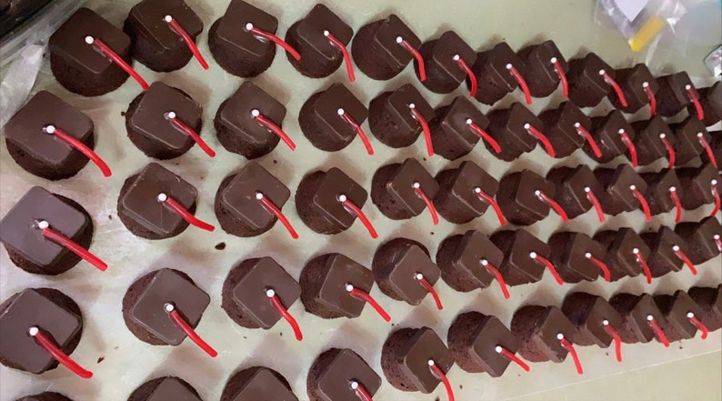 Graduation Cap Brownie Bites - Etsy
