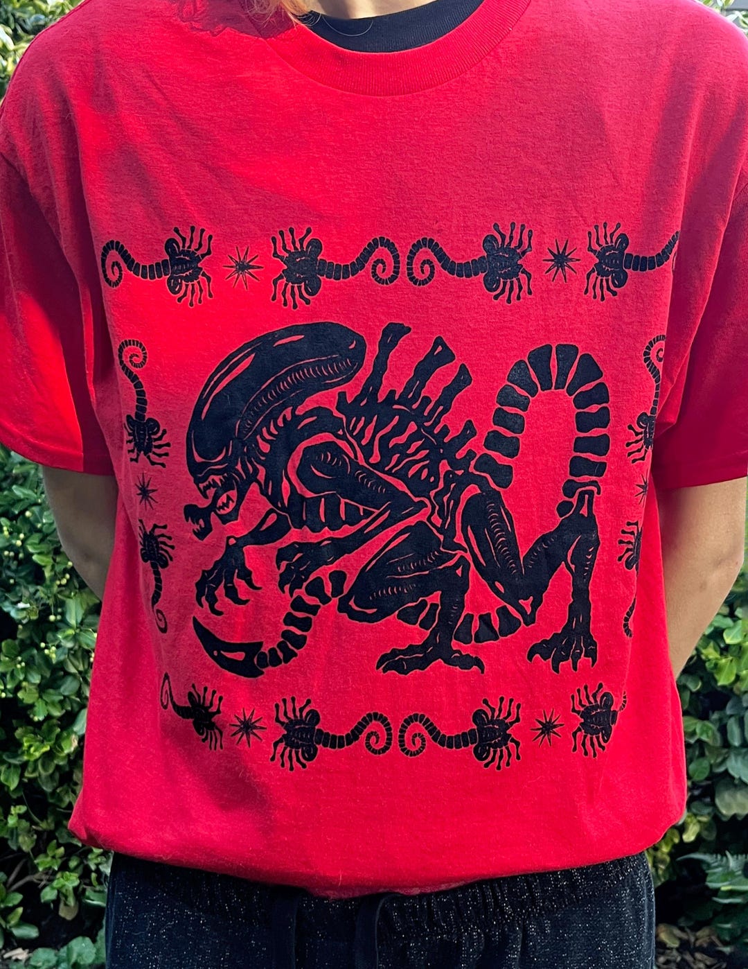 Xenomorph Alien Screenprinted Red T-shirt - Etsy