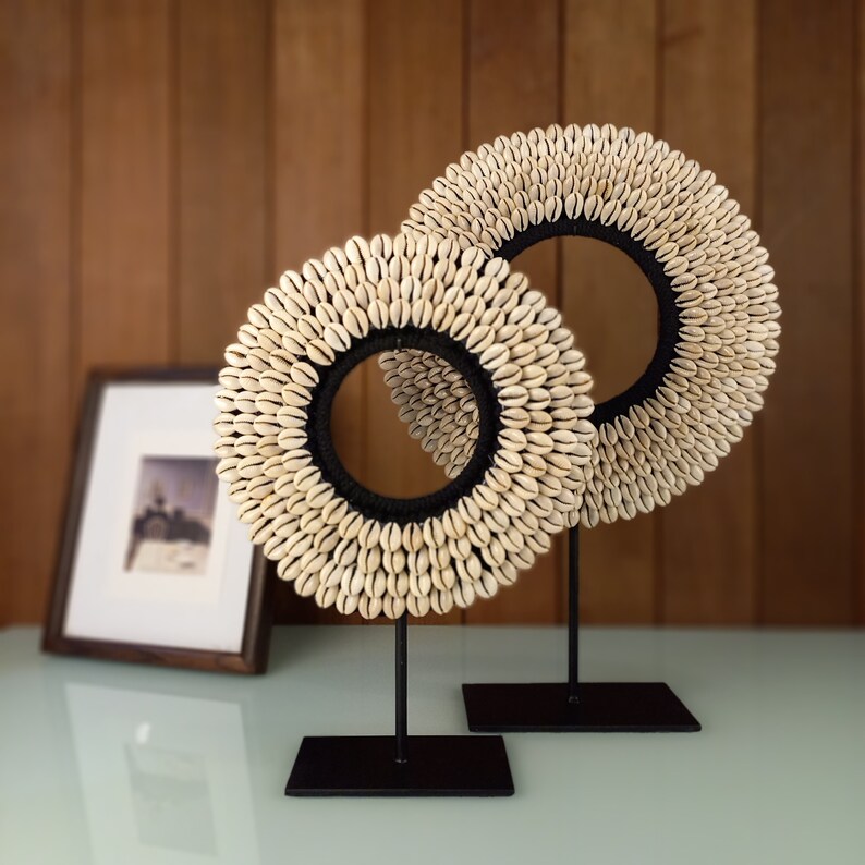 Shell Decorative Stand, Standing Shell Art, Round Seashell, Tropical ...