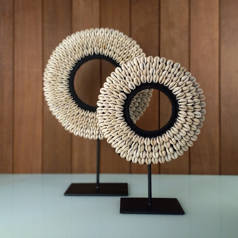 Shell Decorative Stand, Standing Shell Art, Round Seashell, Tropical ...