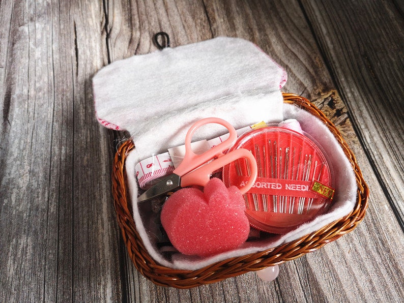 Retro Rattan Knit Basket With Cloth Art Lid ,sewing Box, Linen Fabric ...