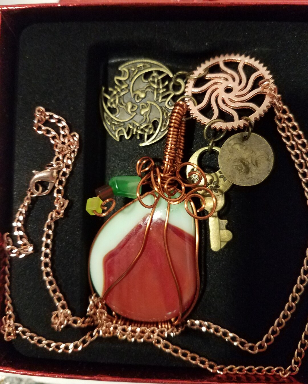 Welsh house of Pendragon Necklace - Etsy