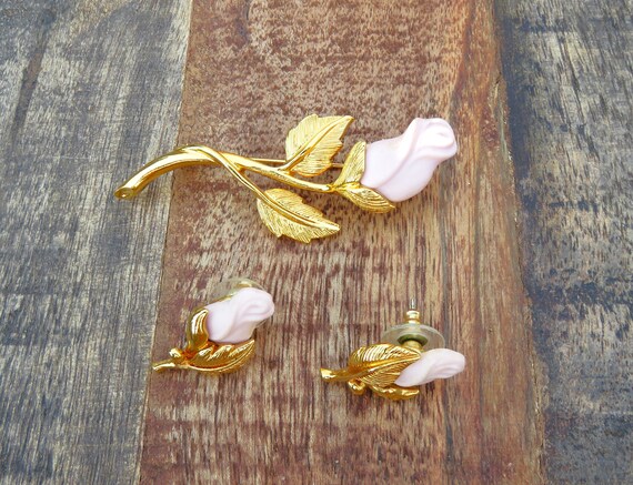 Vintage Avon Pink Rose Bud Brooch and Earrings Set //… - Gem