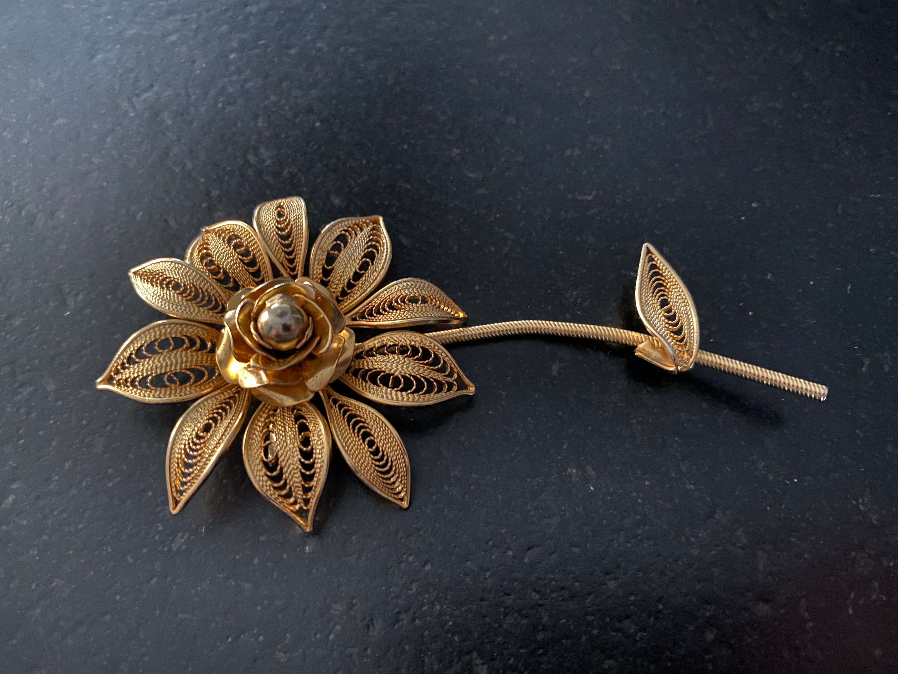 Vintage Large Filigree Flower Brooch. Filigree Gold Metal Flower on ...