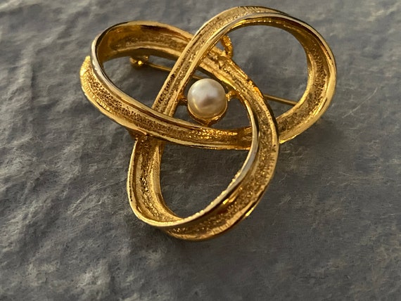 Vintage BOUCHER Brooch, Boucher Signed & Numbered Bro… - Gem