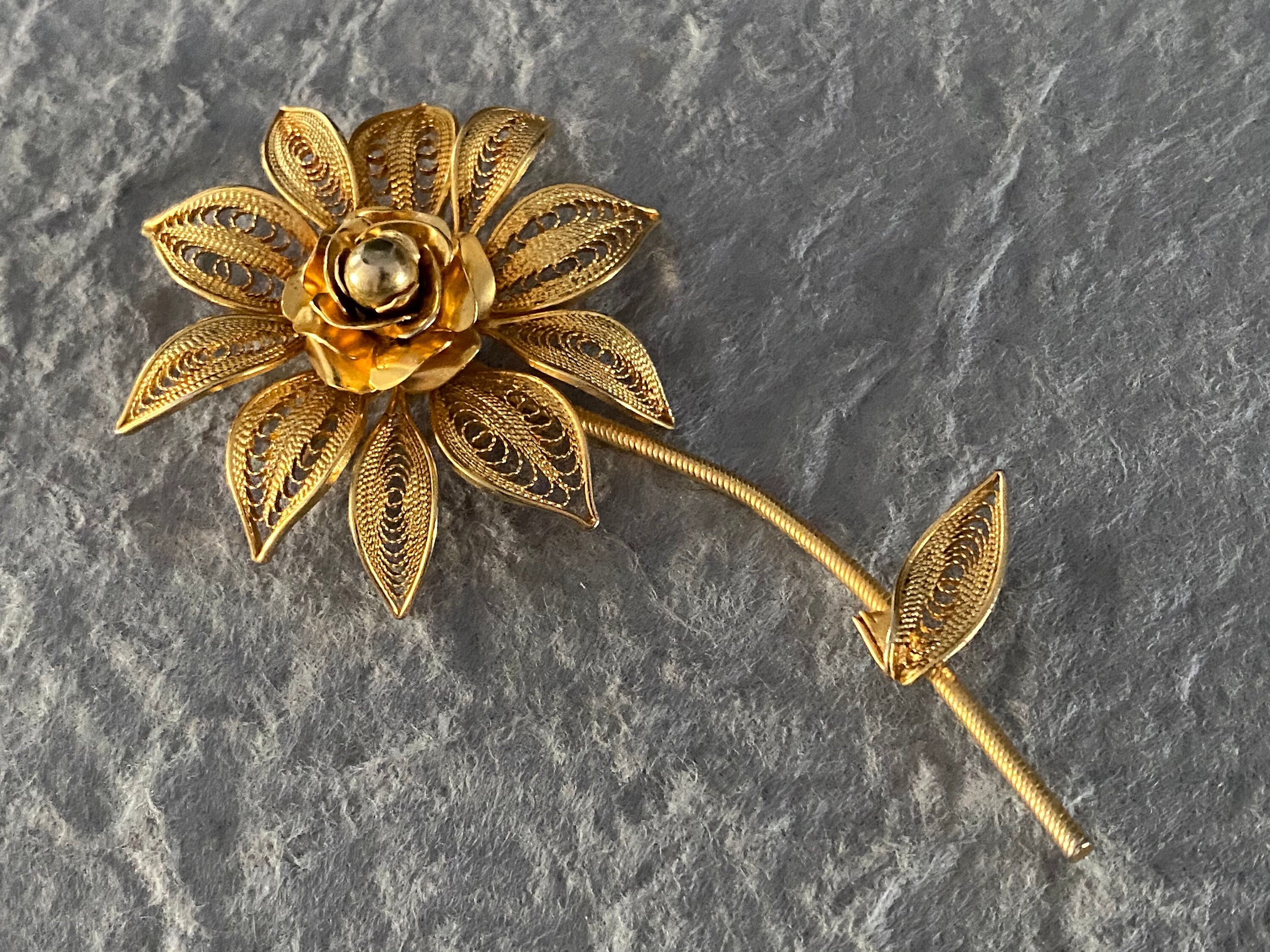 Vintage Large Filigree Flower Brooch. Filigree Gold Metal Flower on ...