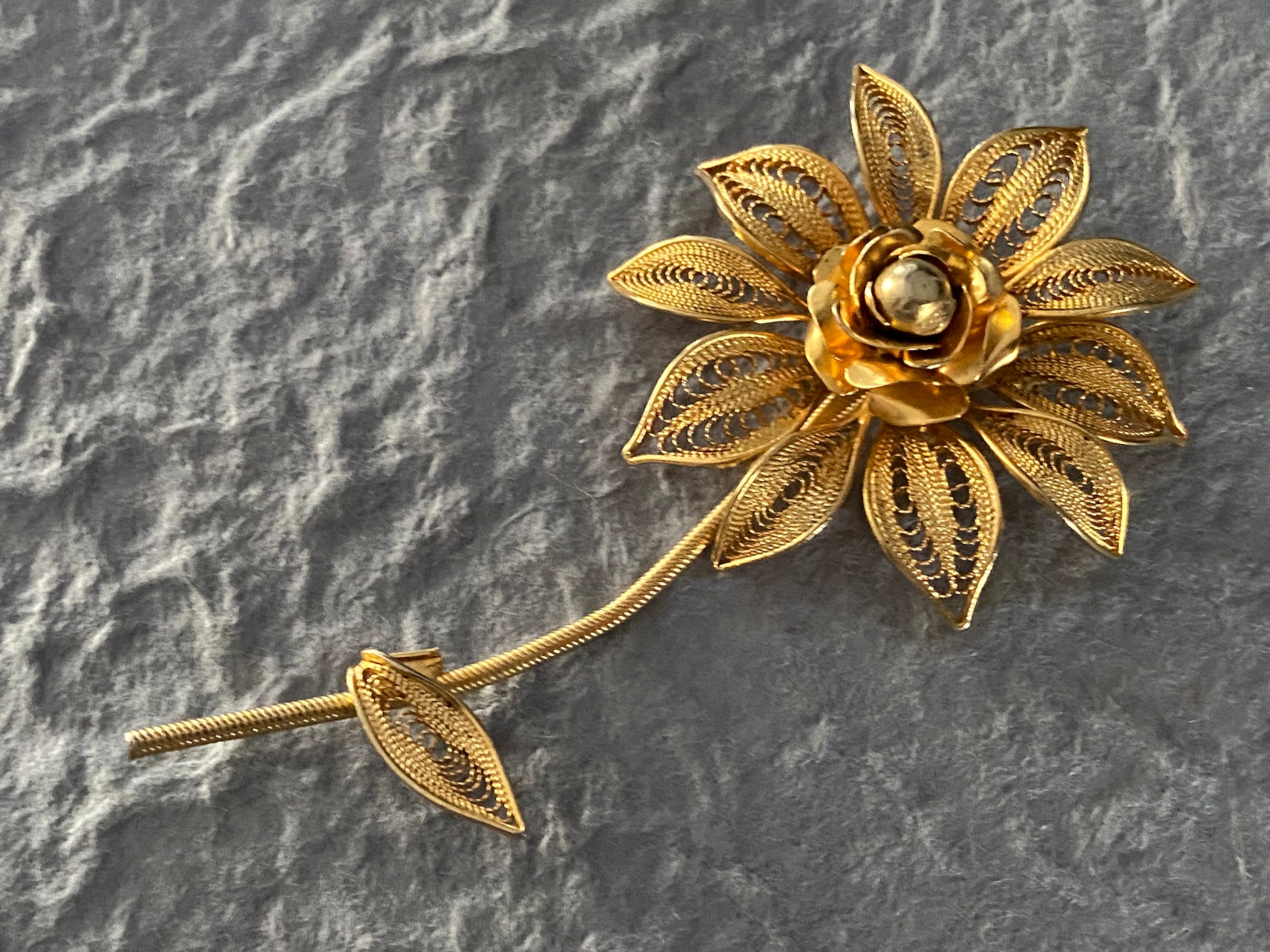 Vintage Large Filigree Flower Brooch. Filigree Gold Metal Flower on ...
