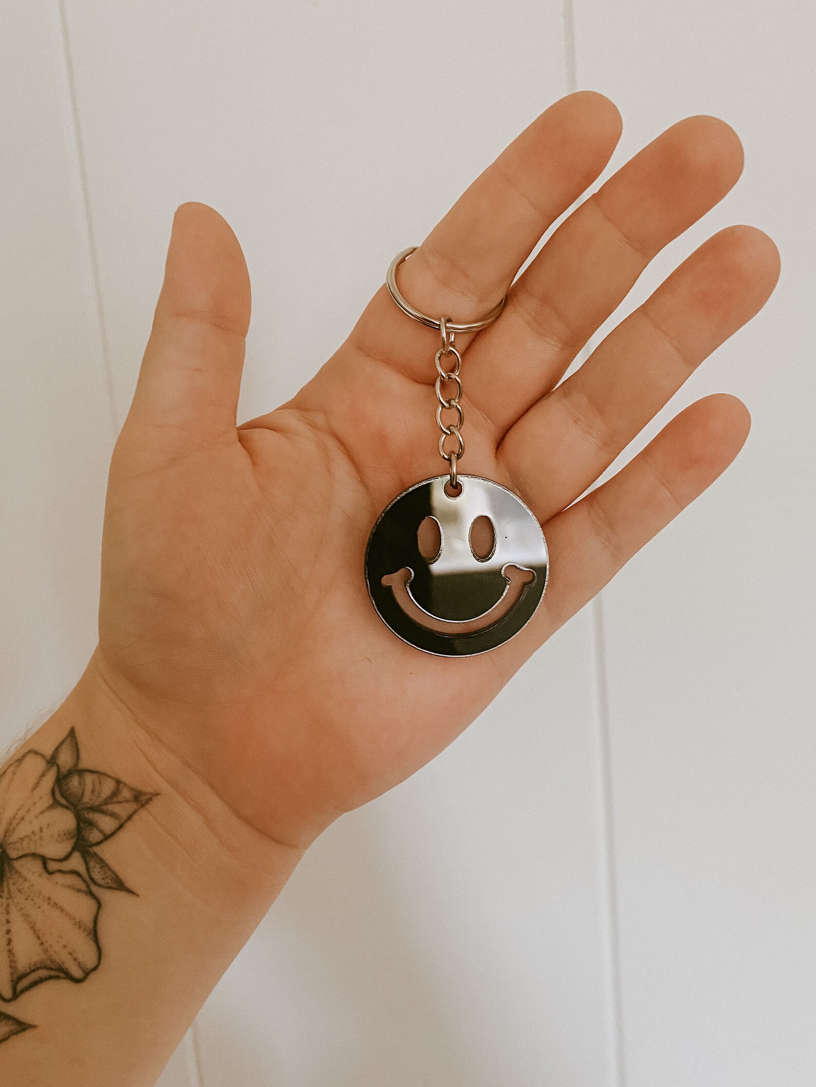 Retro Smiley Face Keychain - Etsy