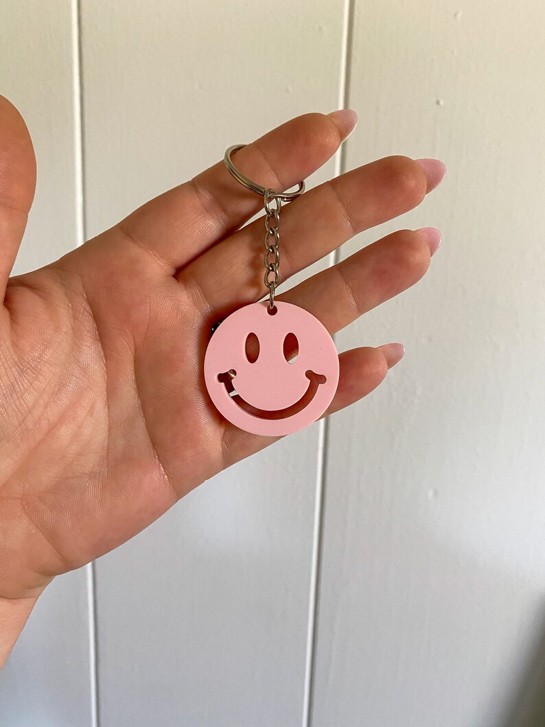 Retro Smiley Face Keychain - Etsy