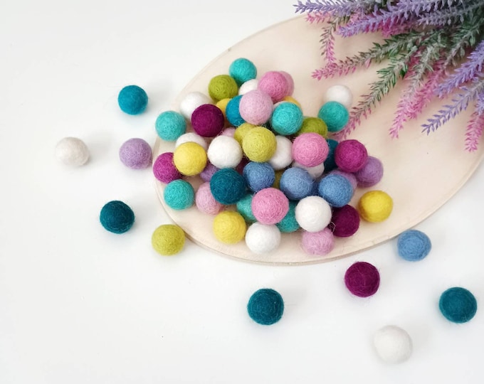 Wool Felt Balls // Felt Ball Garland DIY // DIY Mobile // Diy Necklace ...