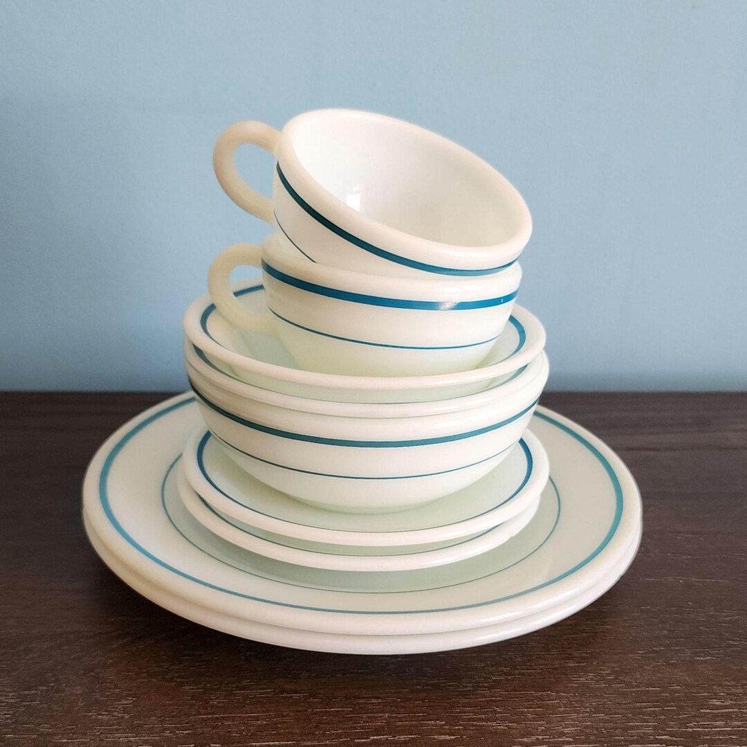 Vintage Pyrex Blue Rim Dinnerware Set of 9 PYR7 - Etsy
