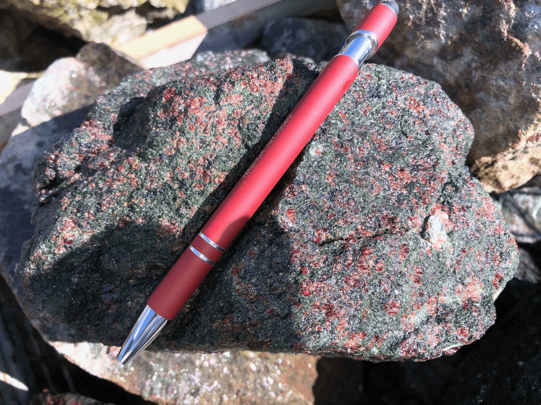 Eclogite Red/black/green, 9.3kg, Norway, Eclogite, Omphacite, Healing ...