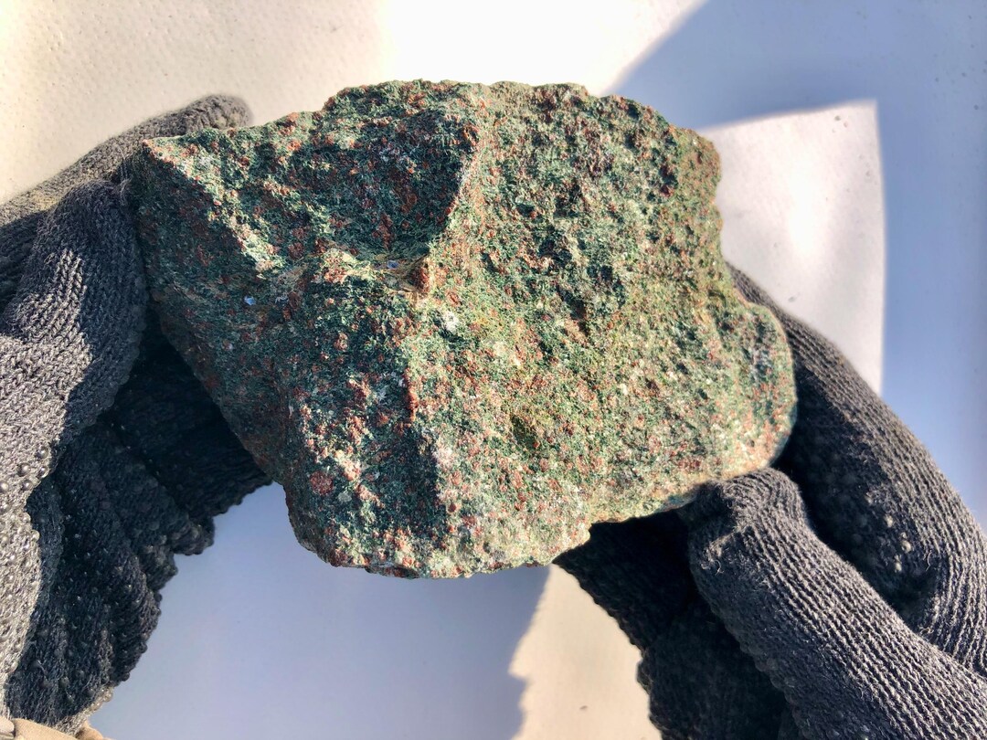 Eclogite Red/black/green, 1.36 Kg (25.73 Euro/kg), Natural Treasure ...