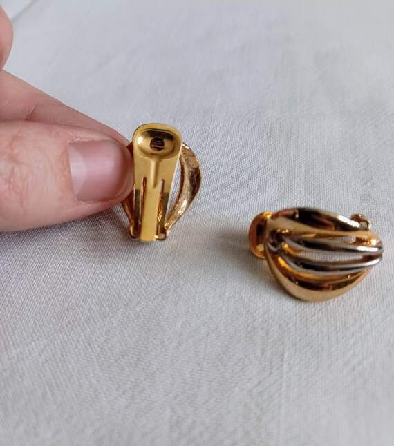 Gold Plated Mid-century Modern Clam-Shell Shaped Clip… - Gem