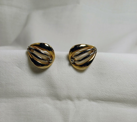 Gold Plated Mid-century Modern Clam-Shell Shaped Clip… - Gem
