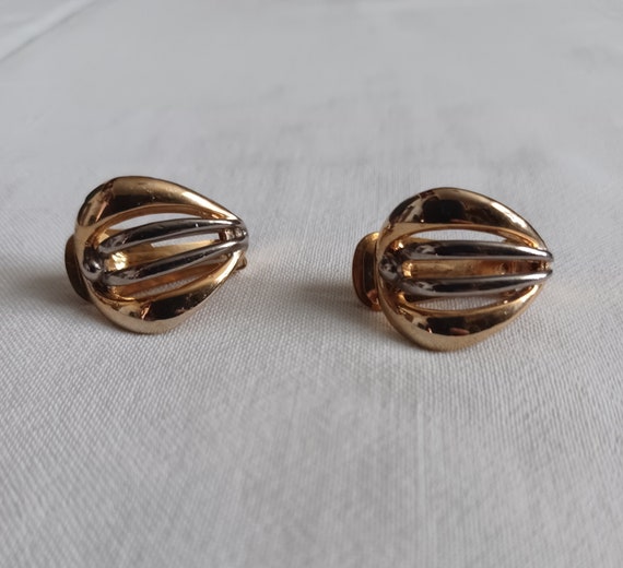 Gold Plated Mid-century Modern Clam-Shell Shaped Clip… - Gem