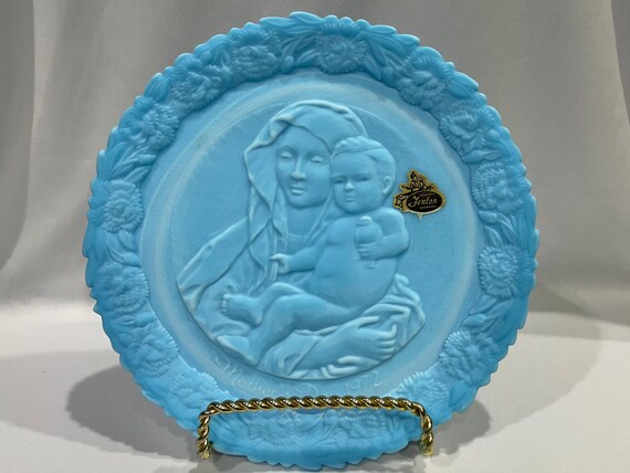 1972 Satin blue VINTAGE Fenton Madonna of the Goldfinch Mother's Day ...
