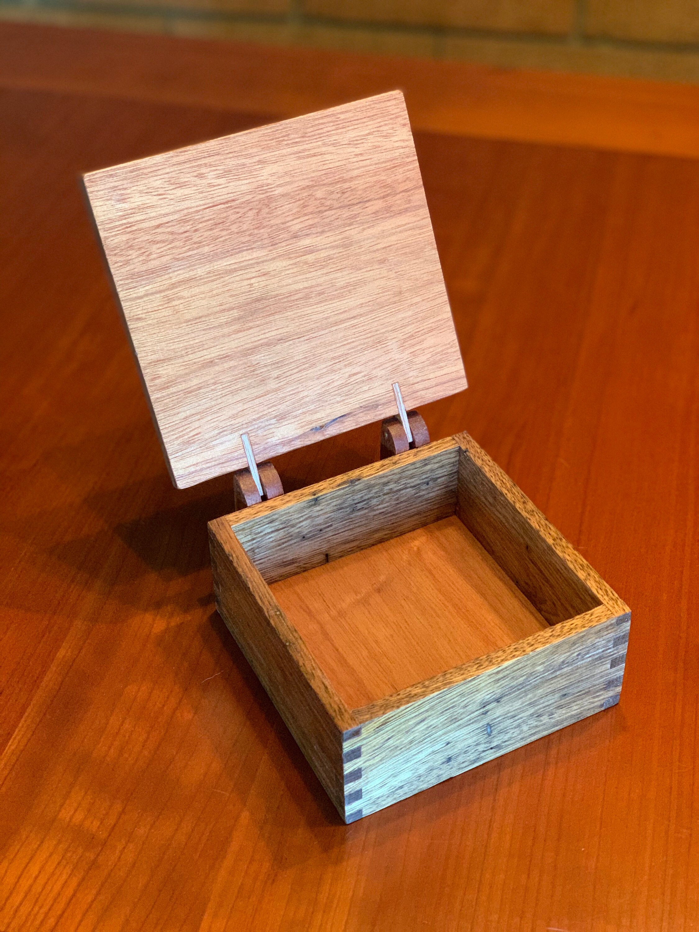 Hand Crafted Rustic Mahogany Keepsake Box - Etsy.de