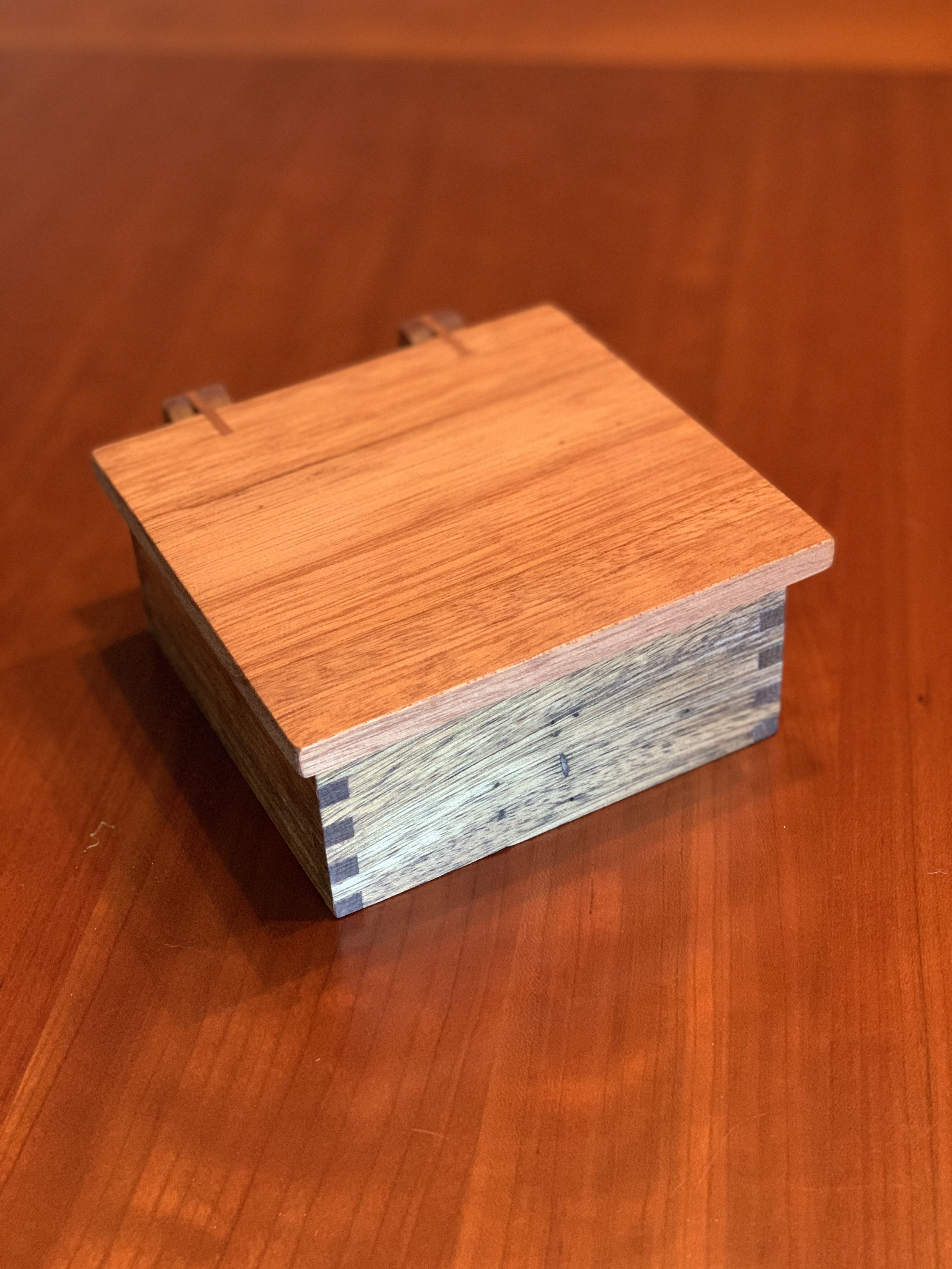 Hand Crafted Rustic Mahogany Keepsake Box - Etsy.de