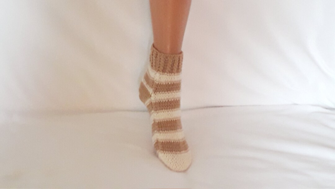 Calcetines de punto a mano de cachemira beige y blanco - Etsy España
