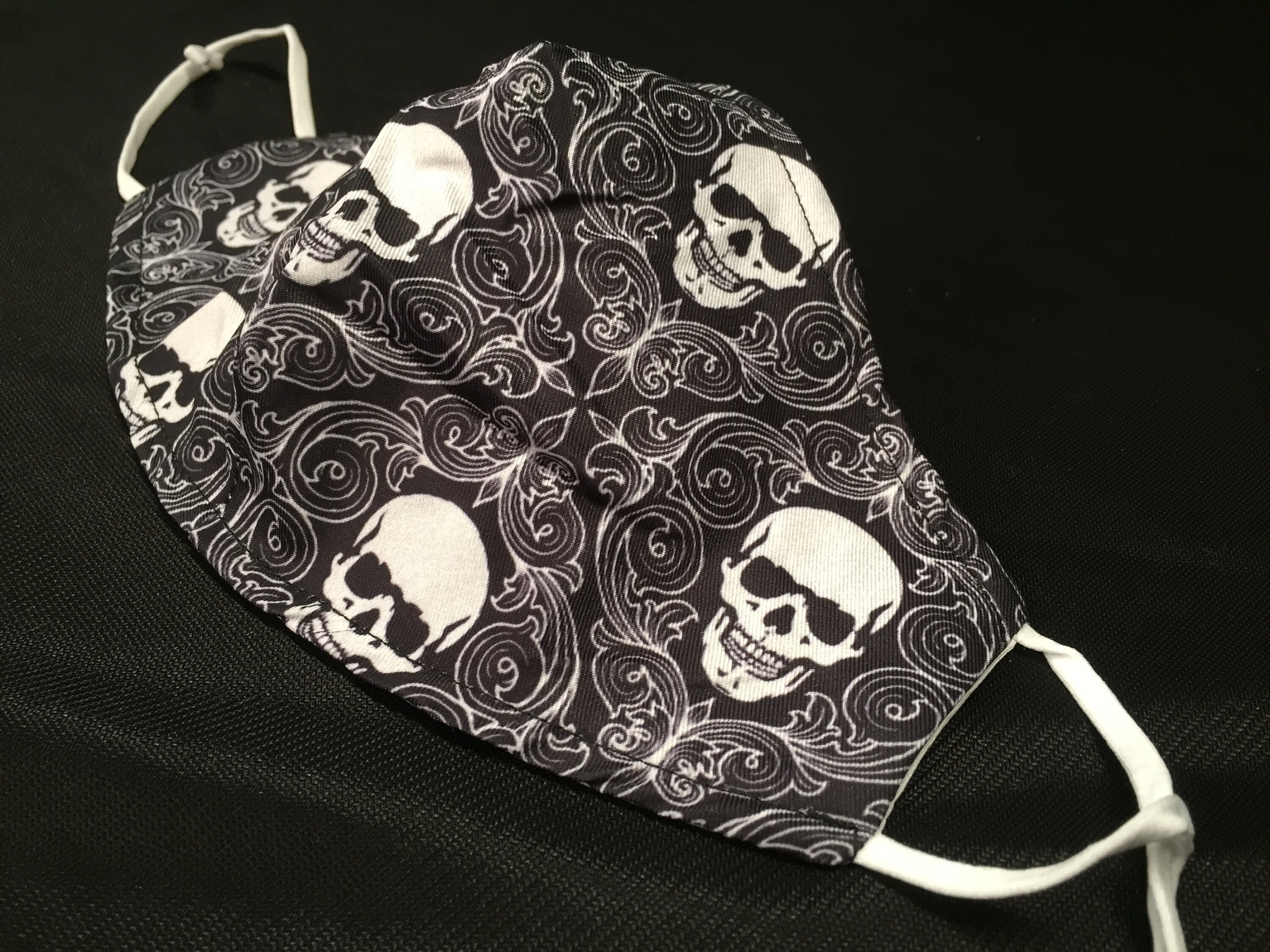 Mouth mask small skulls | Etsy