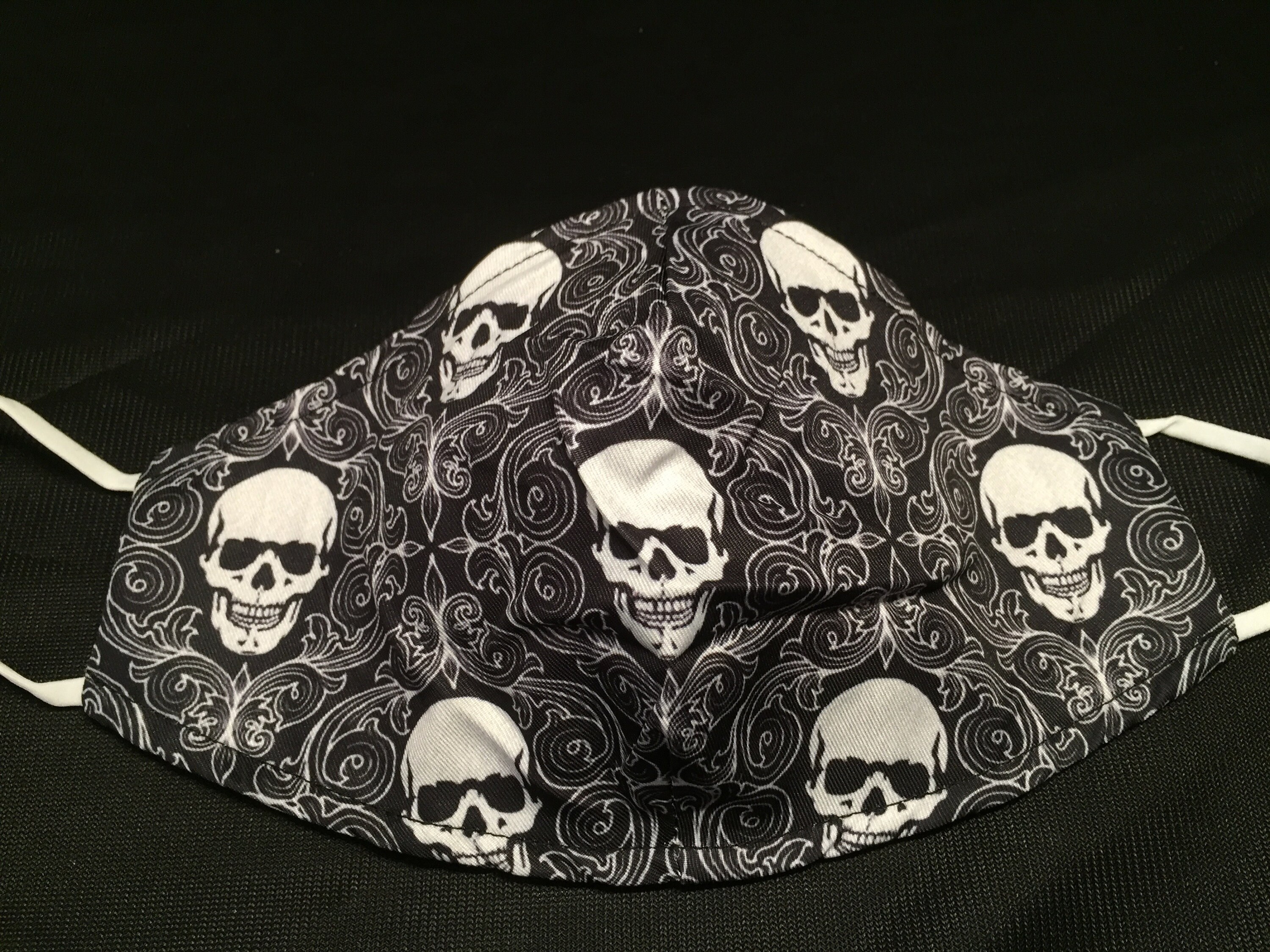 Mouth mask small skulls | Etsy